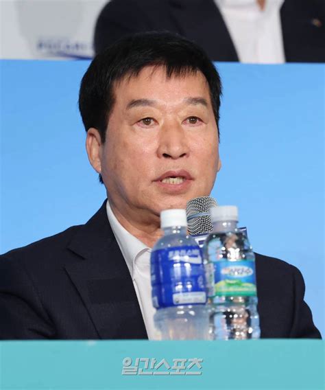 포토 출사표 밝히는 김호철 감독