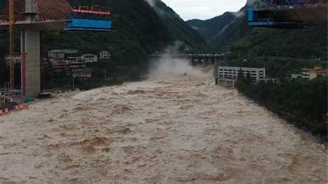 湖南桑植遭遇1998年以来最大雨量袭击水位暴涨漫过桥墩低洼处农房被淹 高清1080P在线观看平台 腾讯视频