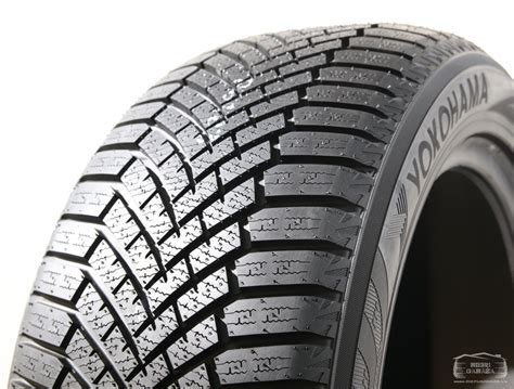 Ziemas Riepas 235 65 R17 Yokohama BluEarth V906