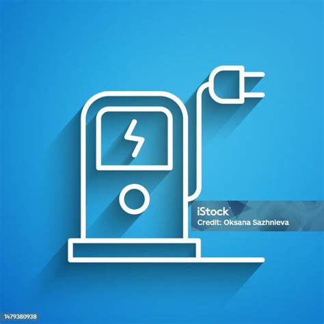 파란색 배경에 격리된 흰색 선 전기 자동차 충전소 아이콘 에코 전기 연료 펌프 기호입니다 긴 그림자 벡터 개념에 대한 스톡 벡터 아트 및 기타 이미지 Istock