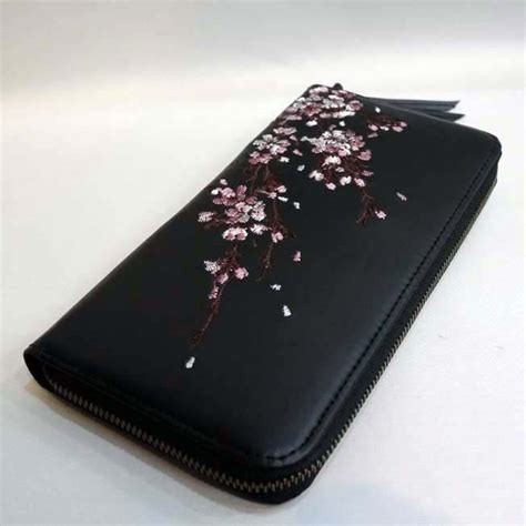 花旅楽団 桜柄刺繍 牛革長財布