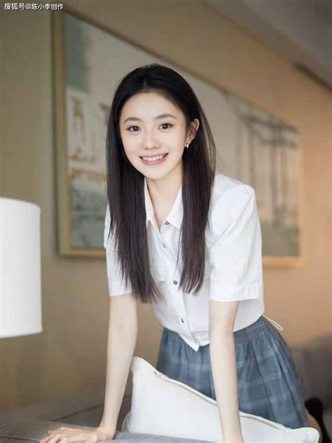 韩雯雯黑色迷情写真，性感化身摩登女神。 搜狐大视野 搜狐新闻