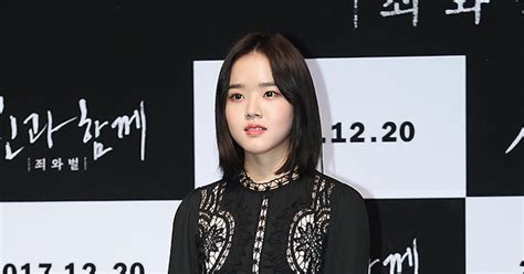 포토엔hd 김향기 두 손 꼭 모은 포토 포즈신과 함께