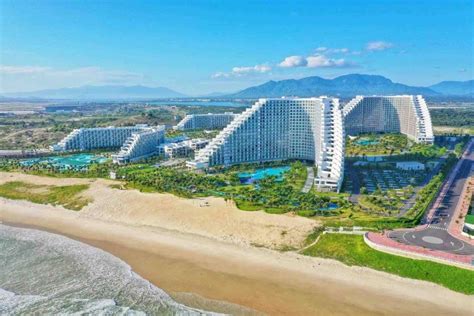 The Oceanfront Apartment At Cam Ranh Suitetrails