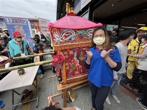 白沙屯媽突衝向全聯「鑾轎原地搖晃」不走了！店長驚喜：昨天媽祖才托夢 生活 三立新聞網 Setncom