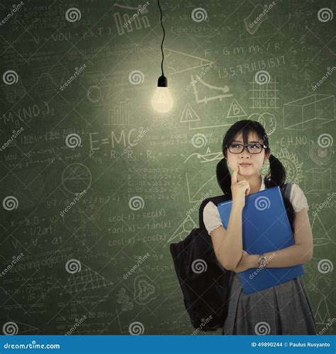 Estudante Da High School Que Pensa A Ideia Brilhante Foto De Stock