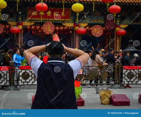 People Praying At Temple In Hong Kong Editorial Photo Image Of Taoism