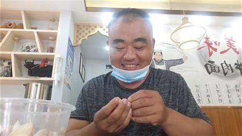 小伙中午下馆子，大碗牛肉面配肉夹馍，真过瘾，小伙竟然没吃饱！ Youtube