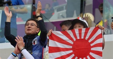 월드컵 관중석에 나타난 욱일기[청계천 옆 사진관]