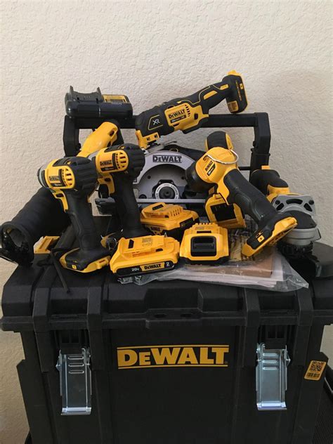 Dewalt 20 Volt Max Lithium Ion Cordless Combo Kit 8 Tool W 2 2ah