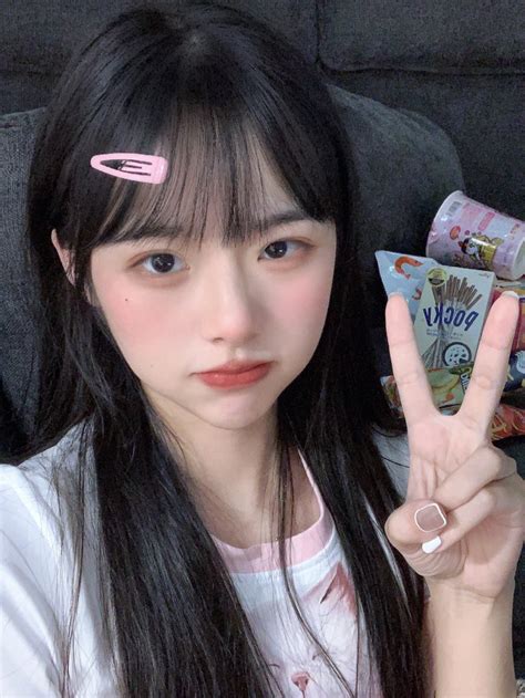 小茵喝牛奶🥛 On Twitter 你的精液会让我对你更加心动 不对我射一发吗～ ️ ＃射屏 ＃射脸 ＃可爱 ＃反差 萌妹