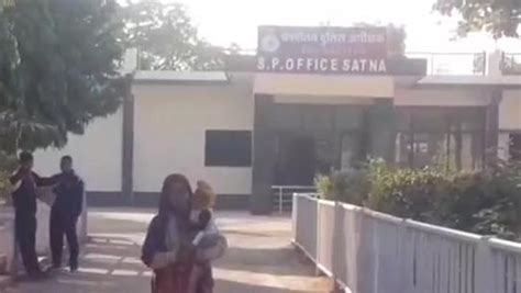 सतनाझूठा वादा कर किया शोषणअब हो गया फरारपीड़िता ने लगाई न्याय की