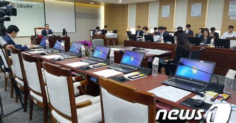 국회 환노위 국감 여당 불참 속 야당 단독 개회