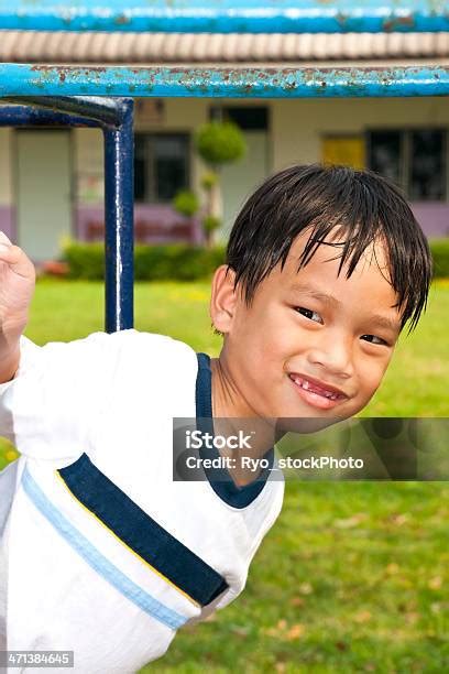 있는 잘생긴 아시아판 어린이 놀이터 귀여운에 대한 스톡 사진 및 기타 이미지 귀여운 나이 남성 Istock