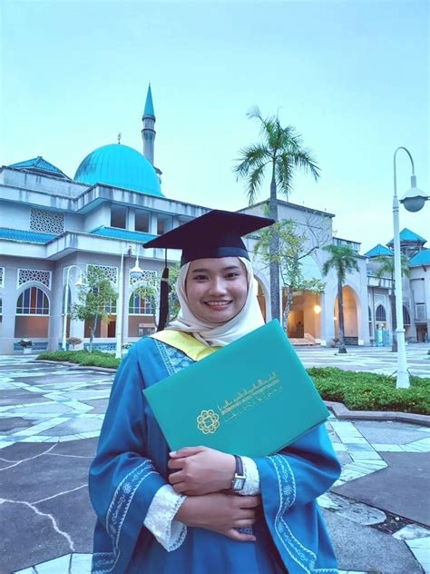 Nurul Farhana On Linkedin Classof2022 10 Comments
