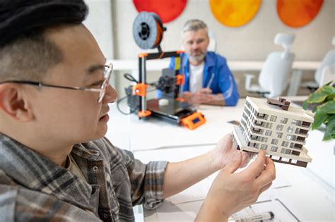 건축가는 3d 프린터로 작업하여 집 모델을 만들고 프로세스를 만듭니다 2명에 대한 스톡 사진 및 기타 이미지 2명 35 39세 3차원 인쇄 Istock