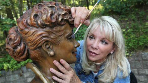 After Scary Lucy Lucille Balls Hometown Unveiling New Statue Abc7