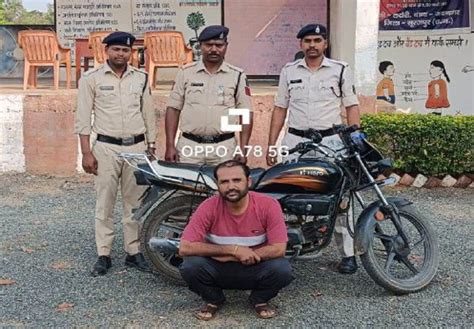 खरीदारी कर लौट रहीं स्कूटी सवार मां बेटी से लूट का आरोपी गिरफ्तार