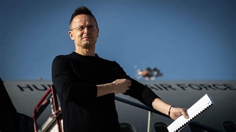 Szijjártó Péter Brüsszel önsorsrontó gazdaságpolitikát folytat