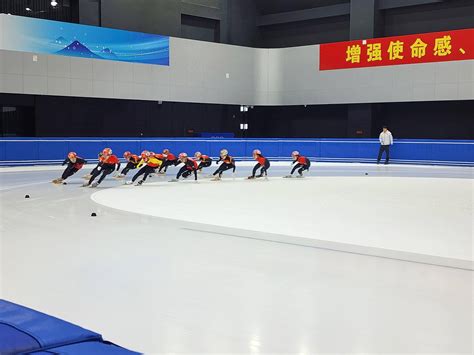 短道速滑主教练张晶：新赛季中国队会重新走到国际赛场上大赛世界杯参赛