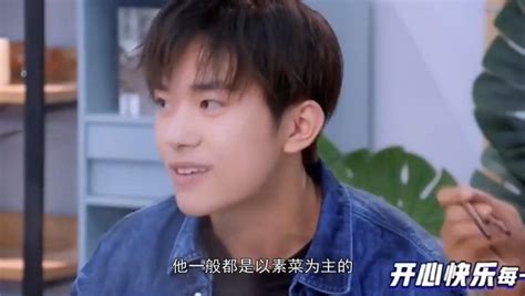 易烊千玺吃火锅的涮菜方法，网友：难怪怎么吃都不胖！ 笑cry 手机新浪网