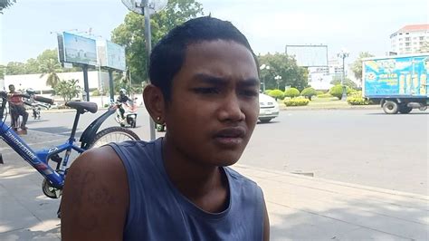 ជិះម៉ូតូមិនពាក់មួកសុវត្ថិភាពមកដល់គោលដៅចរាចរណ៍ស្ពានជ្រោយចង្វាត្រូវបានសមត្ថកិច្ចឃាត់ខ្លួនសួរនាំ