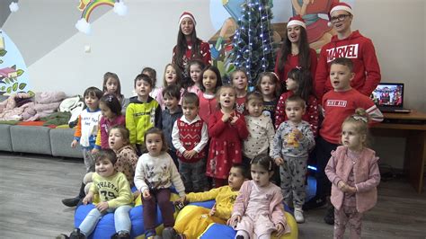 Видео Детски коледни работилници в Регионалната библиотека ТВ ЗАПАД