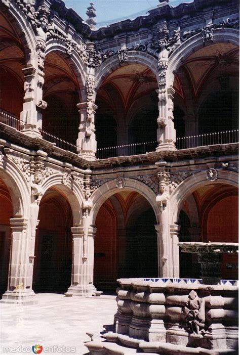 Fuente y claustro del ex convento de San Agustín Siglo XVIII