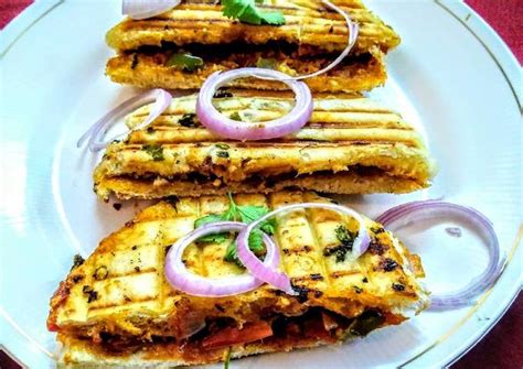 Paneer Stuffed Kulcha Sandwich Recipe By Shakuntla Tulshyan Cookpad