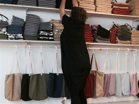 Tote Bags Y Bolsos Producidos En Talleres Locales De Barcelona Cosh