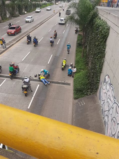 Caída de motociclistas por derrame de combustible en San Juan