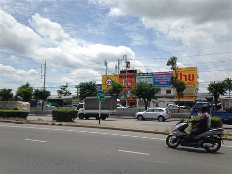 มองหาร้านแบต ขับไปถนนเส้นกาญจนาภิเษก บางแค หรือเรียกง่าย ๆว่าเส้นจะไป The Mall บางแค เพียงแค่มอง