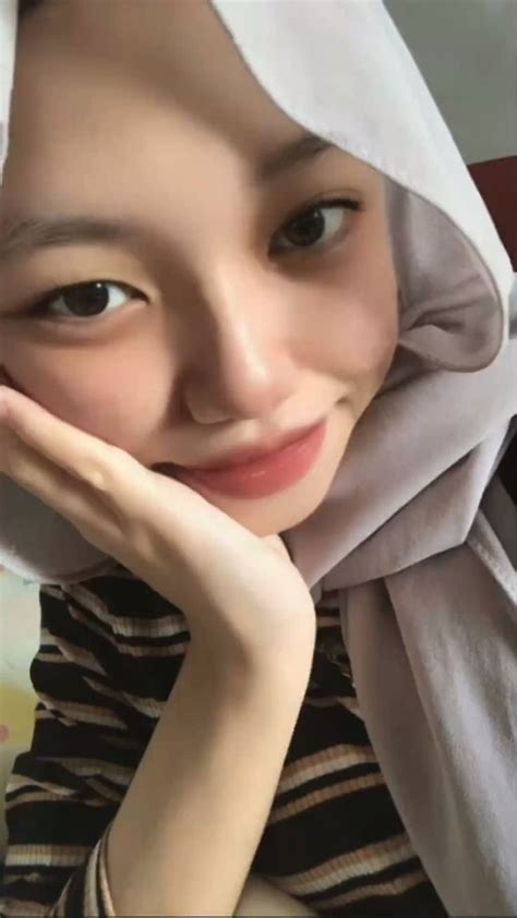Pin By Hariman Ishak On Simpan Pantas In 2024 Beautiful Hijab Girl