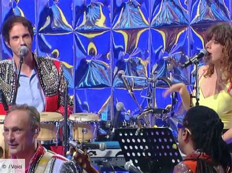 Video Noubliez Pas Les Paroles Deux Choristes Se Disputent En Pleine