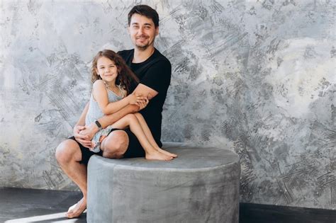 Padre Con Hijas Foto Premium