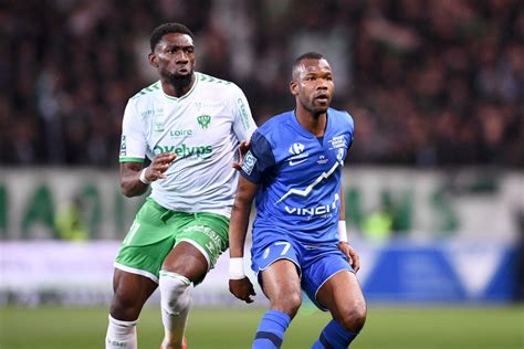 Asse La Grande émotion De Lun Des Buteurs Face à Grenoble