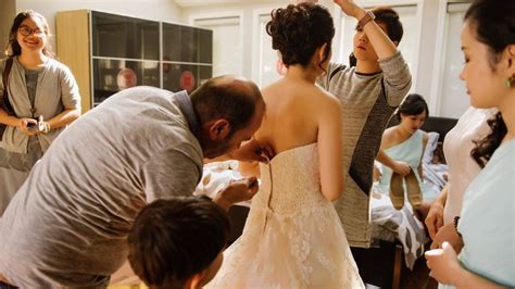 Newly Arrived Syrian Refugee Saves Canadian Brides Wedding Day Bbc News