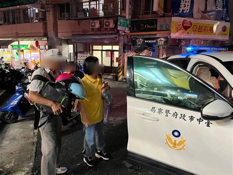 黑暗中的一盞明燈 深夜遇「貴人」｜熱心警助機車拋錨翁脫困 Enn台灣電報
