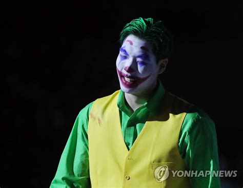 조커로 변신한 김진용 연합뉴스