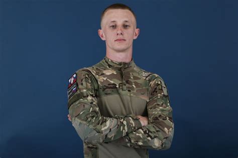 Боец СВО из Крыма с позывным Рэмбо служит в инженерно сапёрной роте держит оборону на одном из