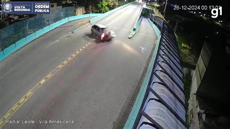 Motociclista Morre Ao Ser Arremessado Para O Alto Em Acidente Com Carro