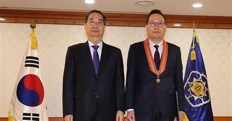 홍조근정훈장 전수한 한덕수 국무총리