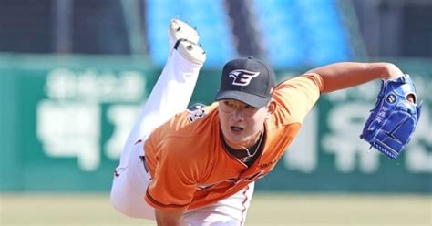 ‘157km 쾅 프로 첫 홀드와 맞바꾼 생애 첫 홈런김서현 “날아가는 공 바라보게 돼”