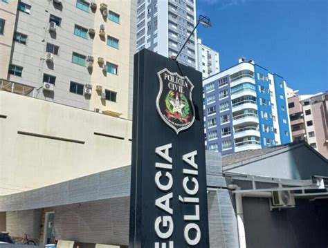 Golpista que se passava por assessora de celebridade é presa