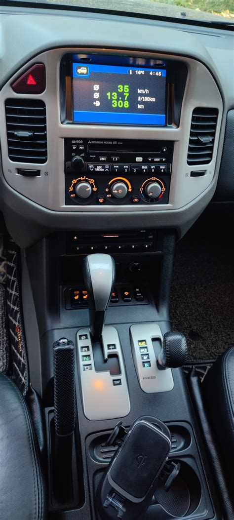 Замена лампочек — Mitsubishi Pajero (3G), 3,5 л, 2005 года | своими ...