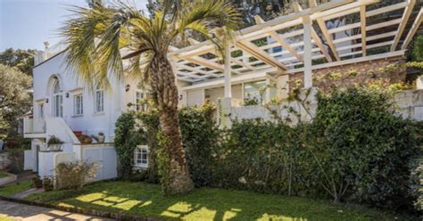 Christian De Sica Si Vende La Villa A Capri Cifra E Foto Pazzesche Libero Quotidiano
