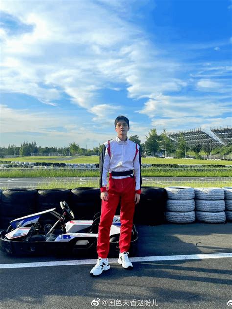 [trending On Weibo] Chinese Actors Looking Handsome In Their Racing