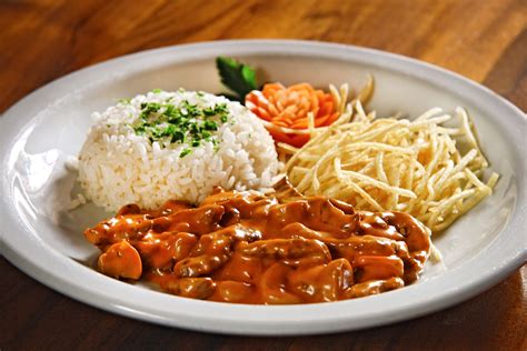 Receita de strogonoff de carne simples e prática