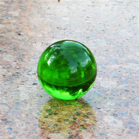 4cm Green Crystal Glass Ball Feng Shui Magic Sphere Globe Figurines