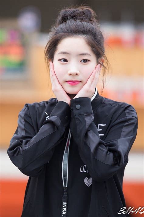Dahyun♥ Nayeon Momo Kpop Girl Groups Korean Girl Groups Kpop Girls